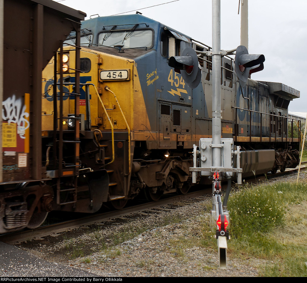 Front of Reversed CSX 454 pulling Hopper train on Neve spur